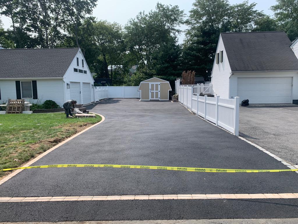 Blacktop Driveway Installers Suffolk County | Free Estimates