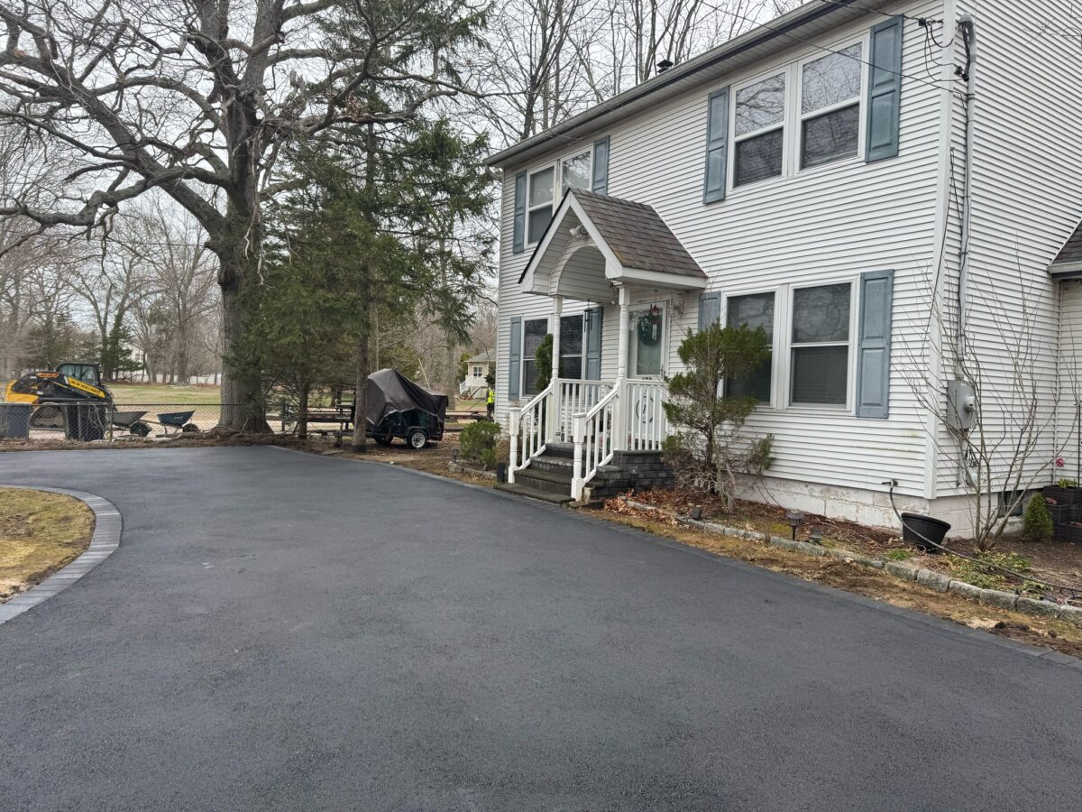 Blacktop Driveway Installers Suffolk County | Free Estimates